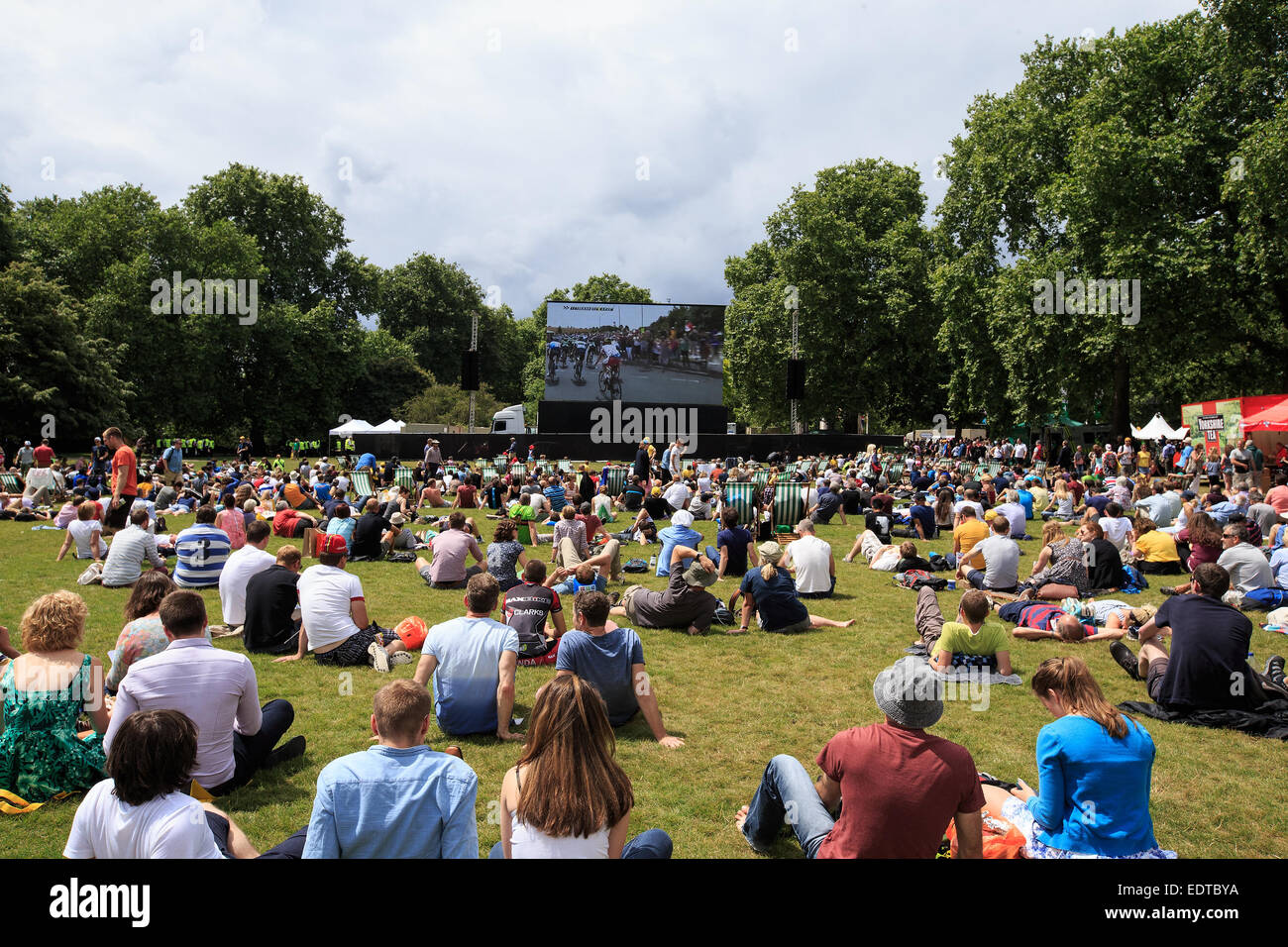 Large crowds gather hi-res stock photography and images - Alamy