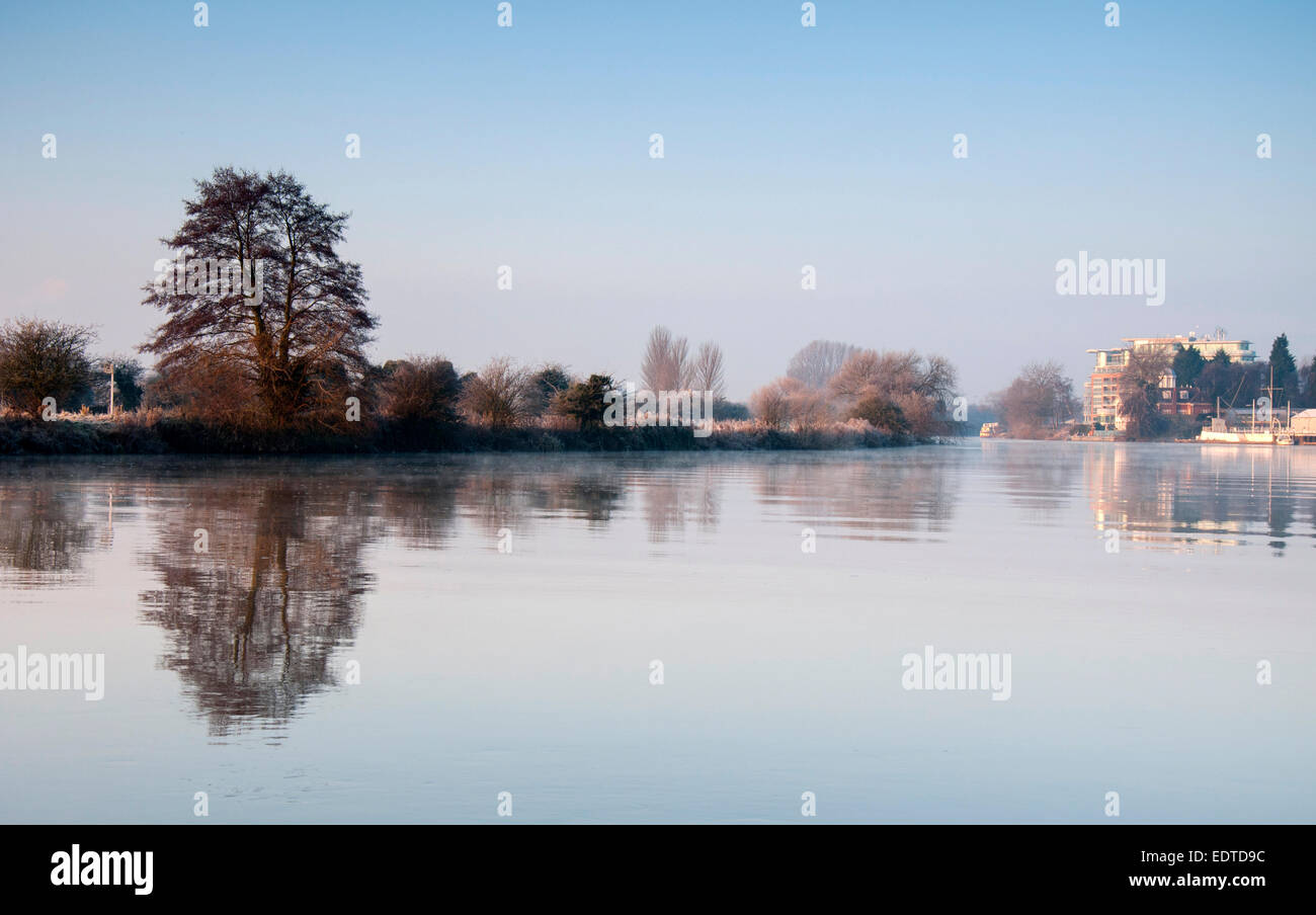 Winter Morning on the River Trent at Colwick Park, Nottinghamshire ...