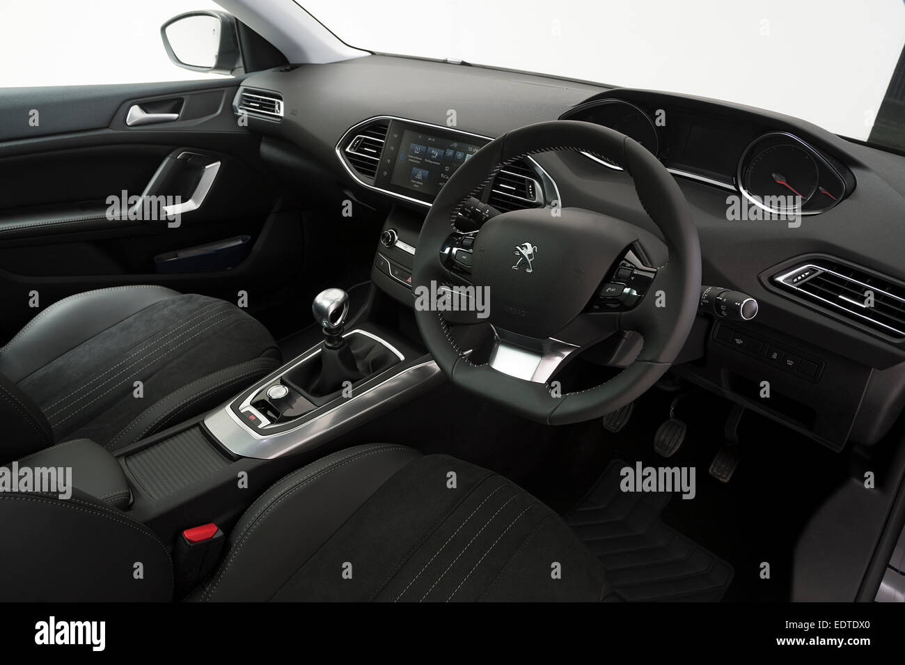 2015 Peugeot 308 Feline estate Stock Photo - Alamy