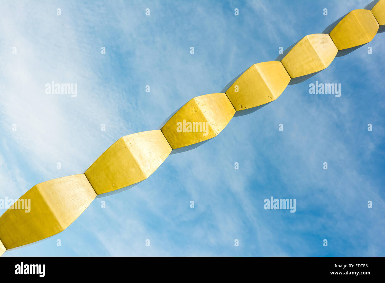 The Endless Column (Column of Infinite) made by Constantin Brancusi in ...