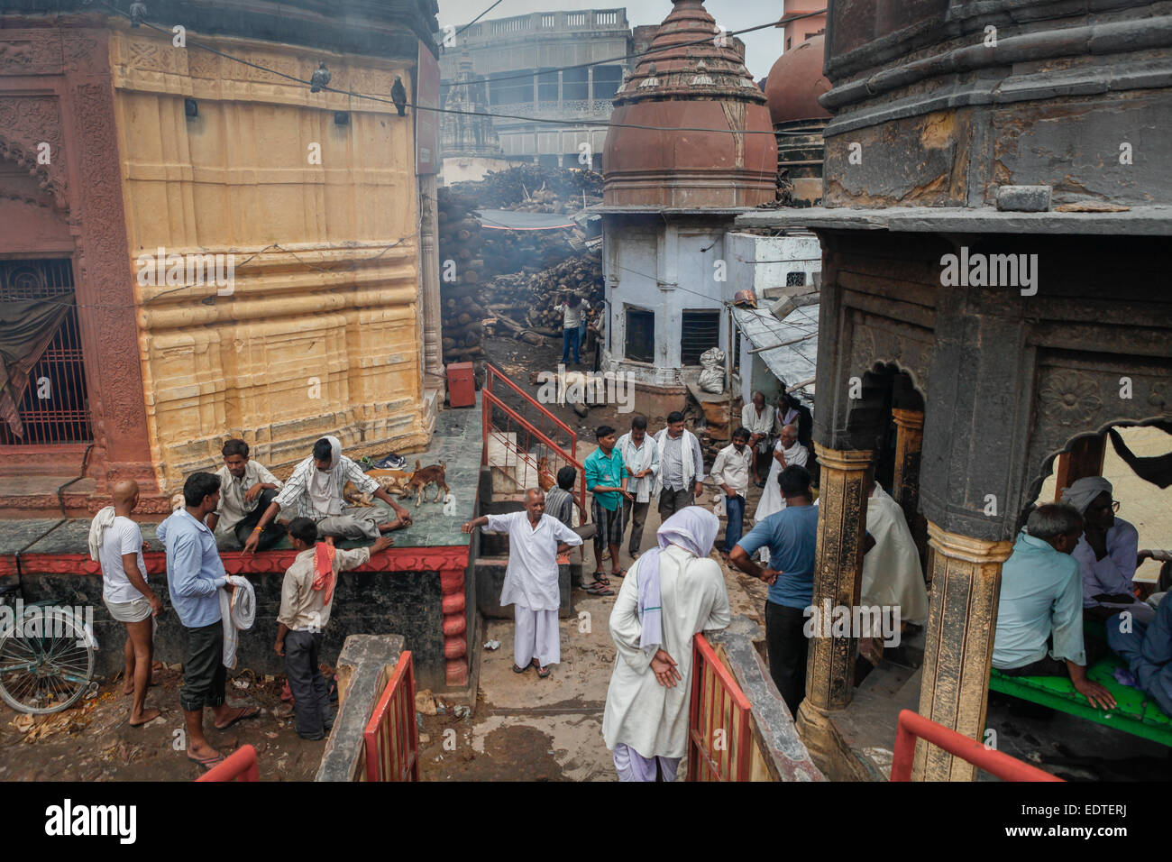 Crowd at Manikarnika Ghat, one of the oldest cremation ghats in ...