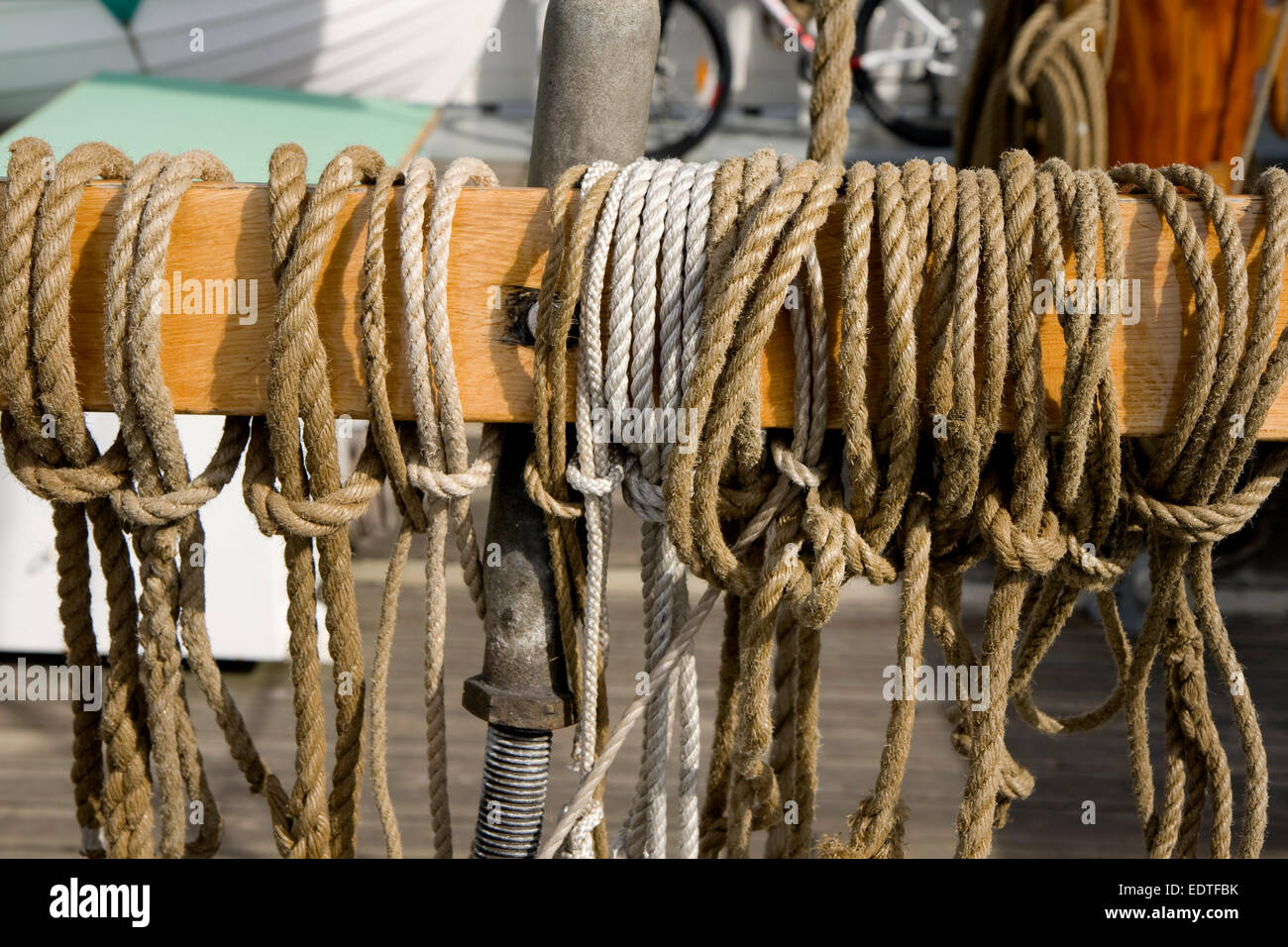 Half hitch knot hi-res stock photography and images - Alamy