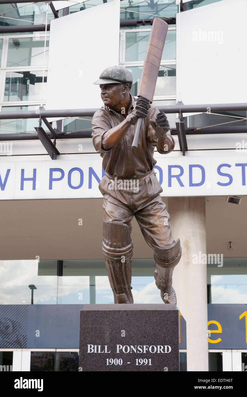 Bill Ponsford statue, outside the Melbourne Cricket Ground, Melbourne ...