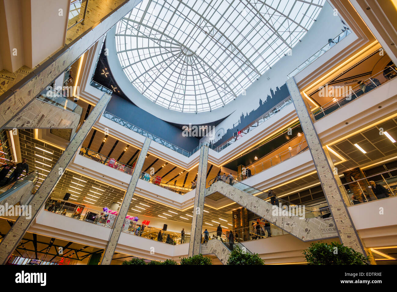 Shopping and entertainment center London-Mall Stock Photo - Alamy