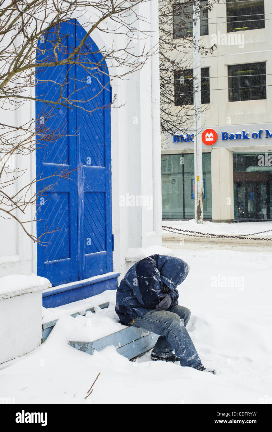 Cold person street hi-res stock photography and images - Alamy