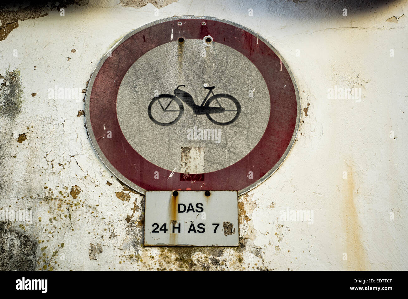Motorcycle parking sign motorbike hi-res stock photography and images ...