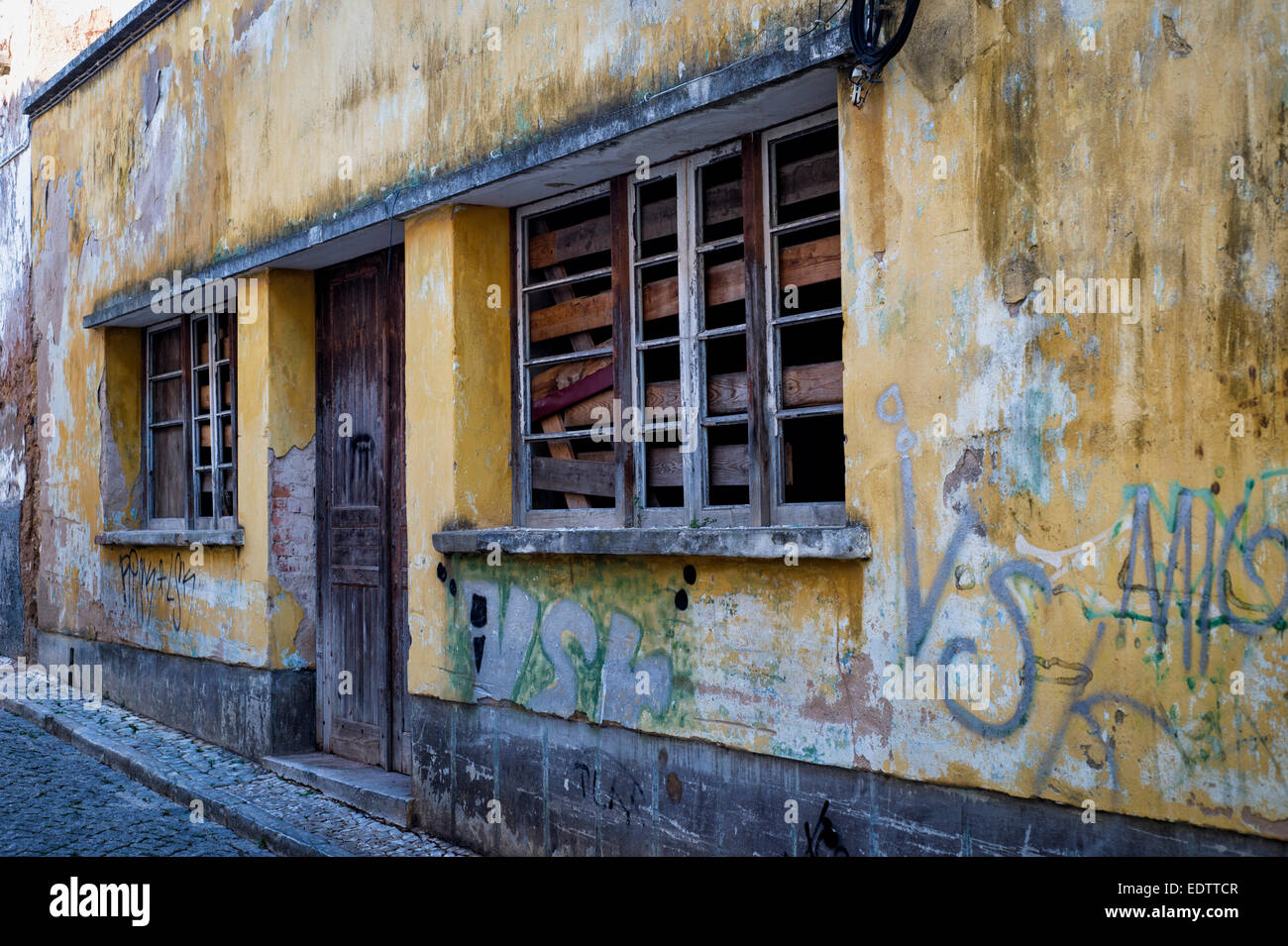 Empty derelict abandoned building hi-res stock photography and images ...
