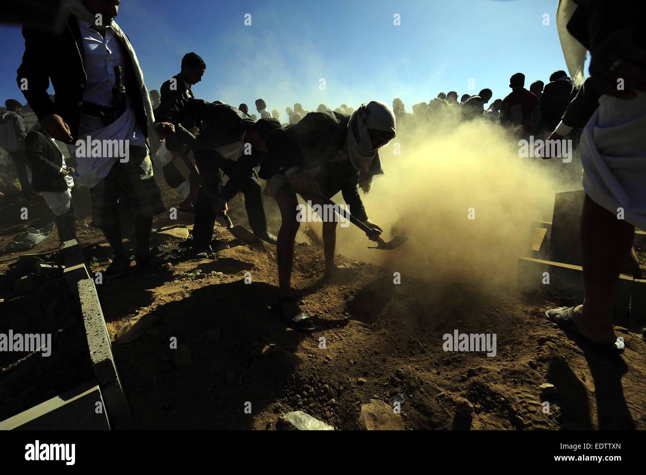 Car on grave hi-res stock photography and images - Alamy
