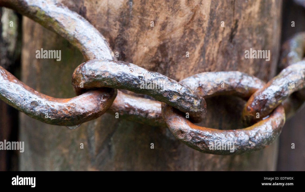 old metal chain around a gatepost Stock Photo - Alamy