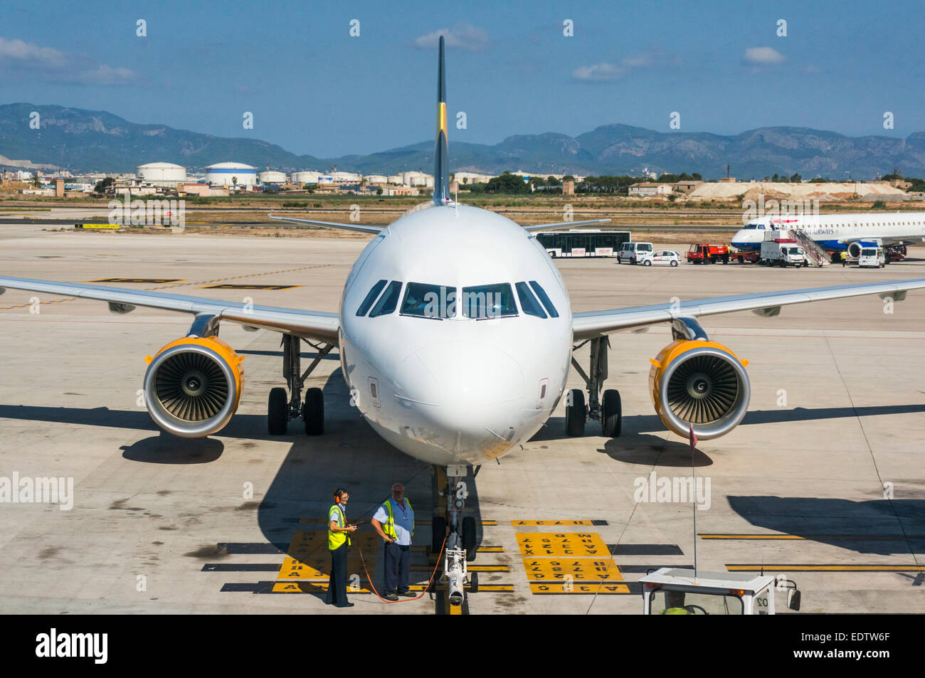 Looking onto the front of a Thomas Cook Airbus A321 aeroplane at Palma ...