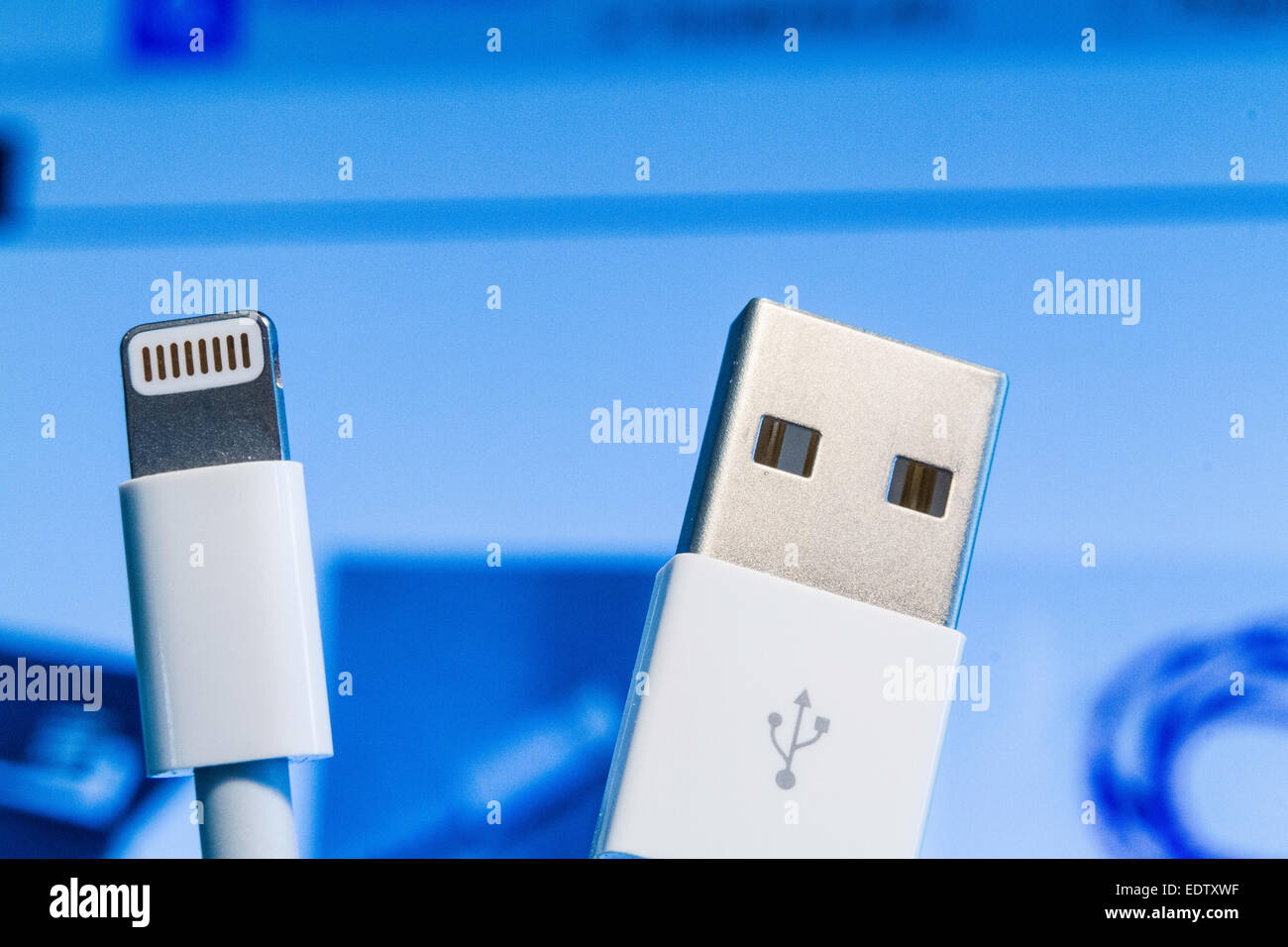 Lightning connector lightning port hi-res stock photography and images ...