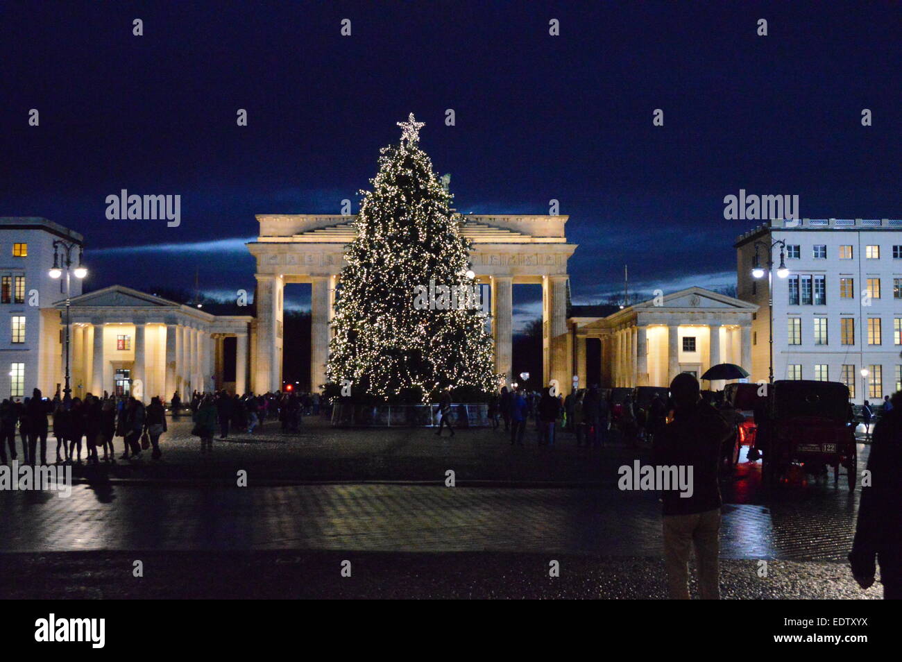 Brandenburg gate in berlin christmas hi-res stock photography and ...