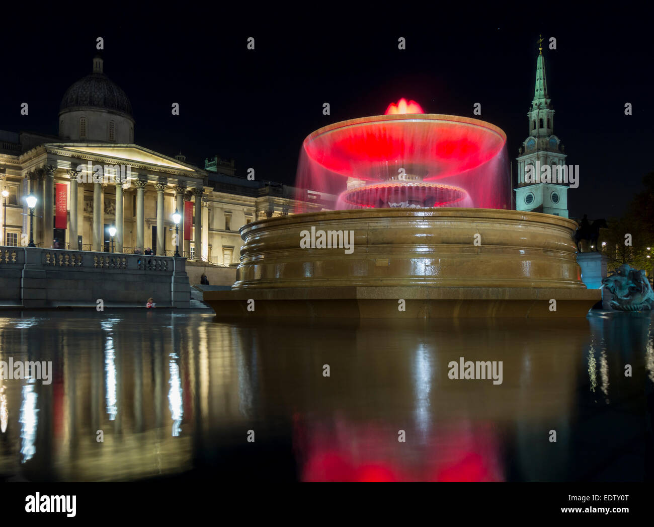 UK, England, London, Trafalgar square night Stock Photo - Alamy