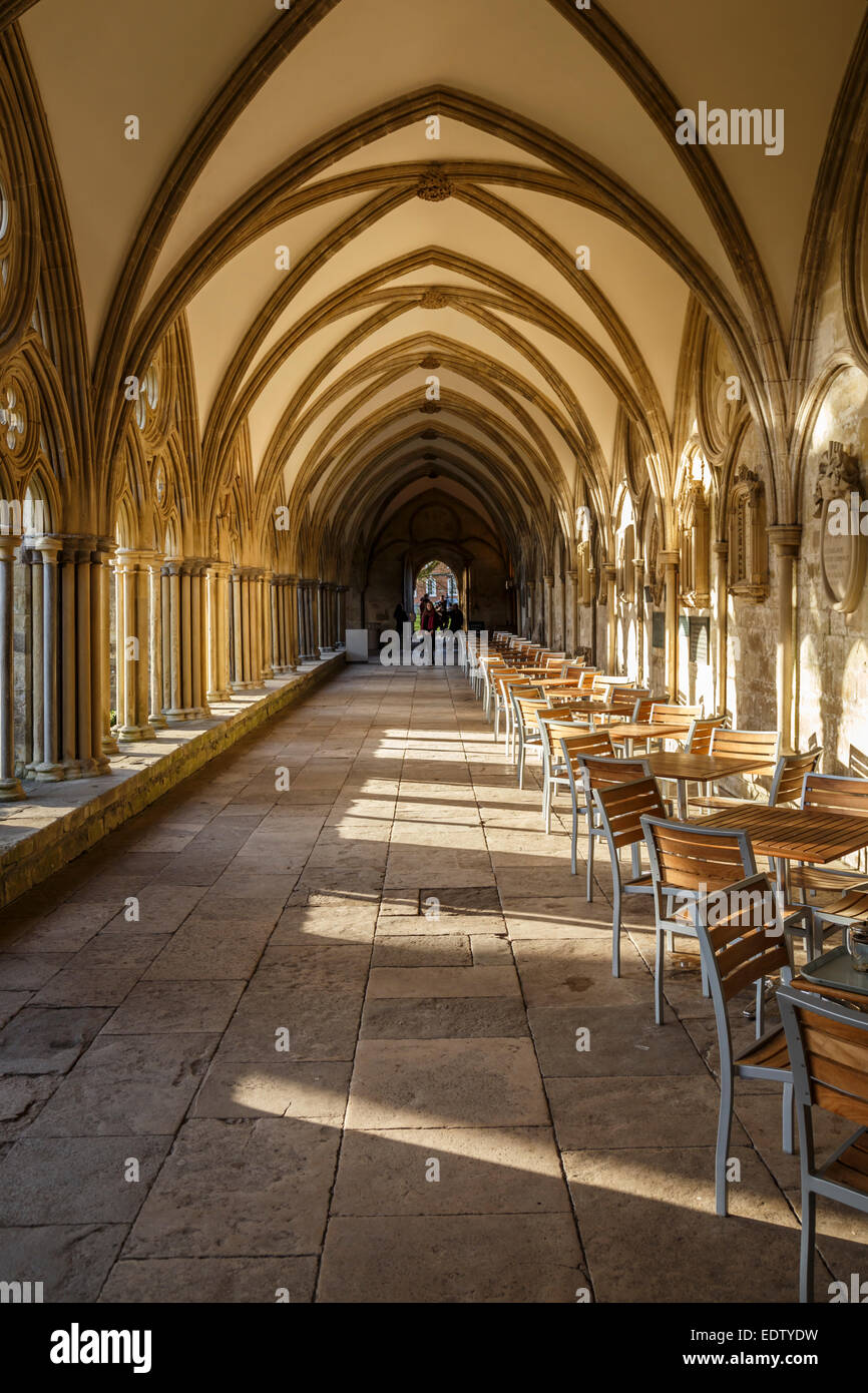 Salisbury medieval building hi-res stock photography and images - Alamy