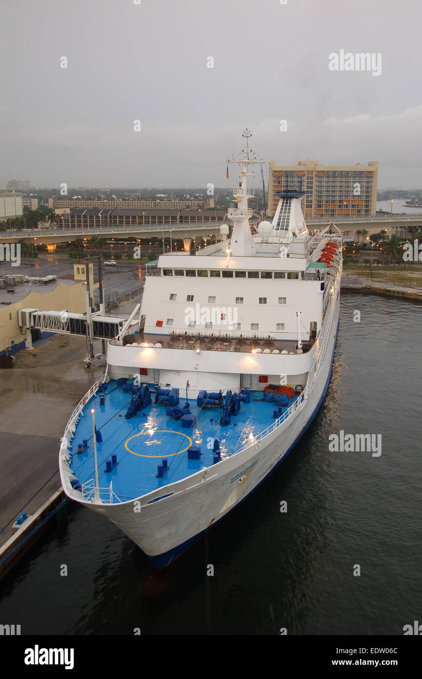 Florida cruise ship harbor hi-res stock photography and images - Alamy