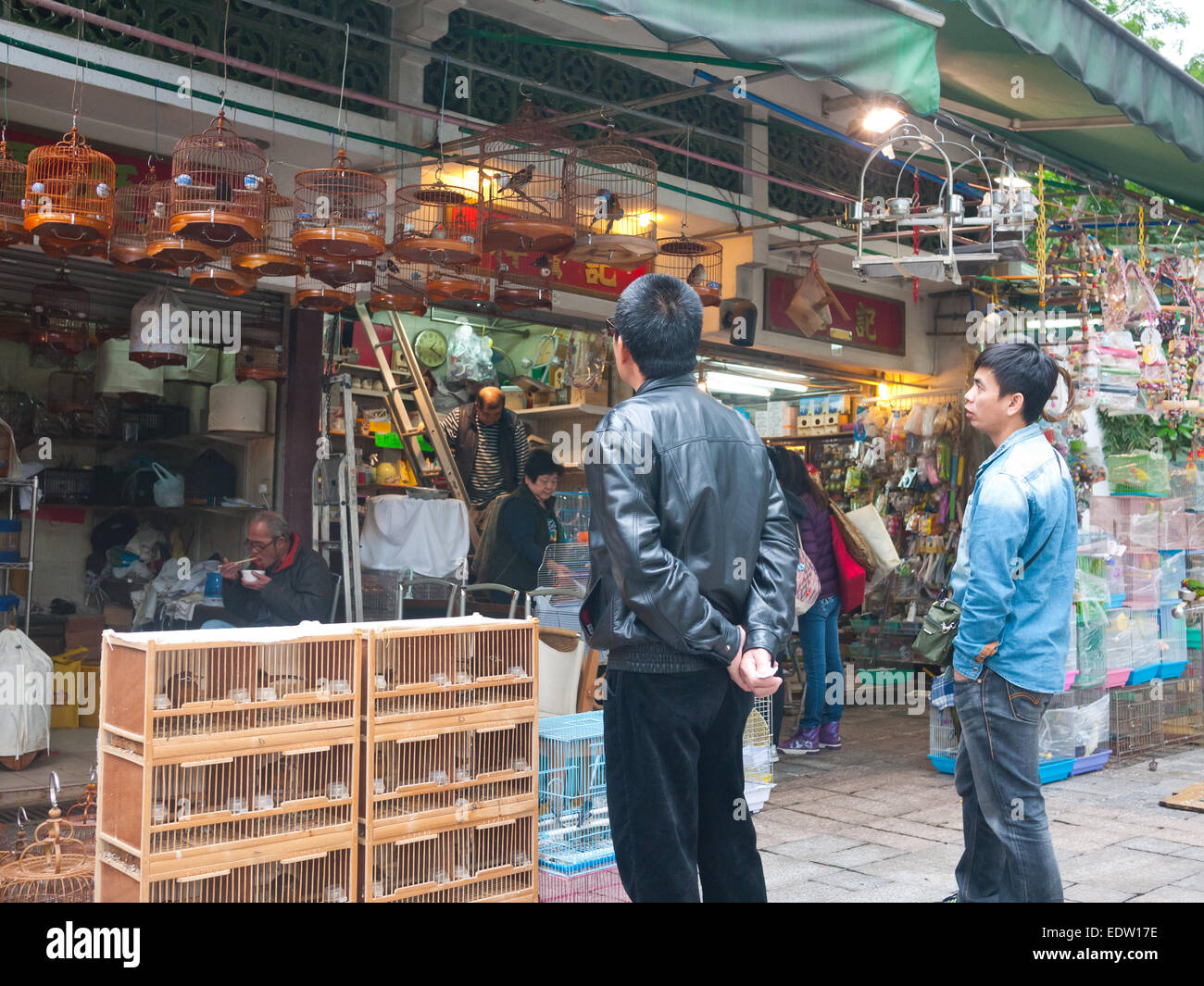 Hong kong bird market cages hi-res stock photography and images - Alamy