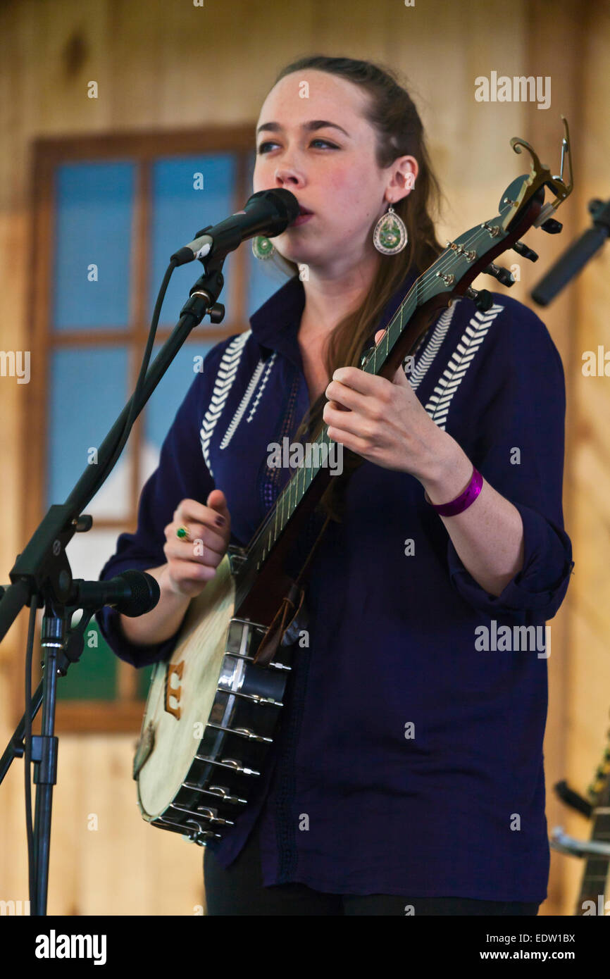 Sarah jarosz hi-res stock photography and images - Alamy