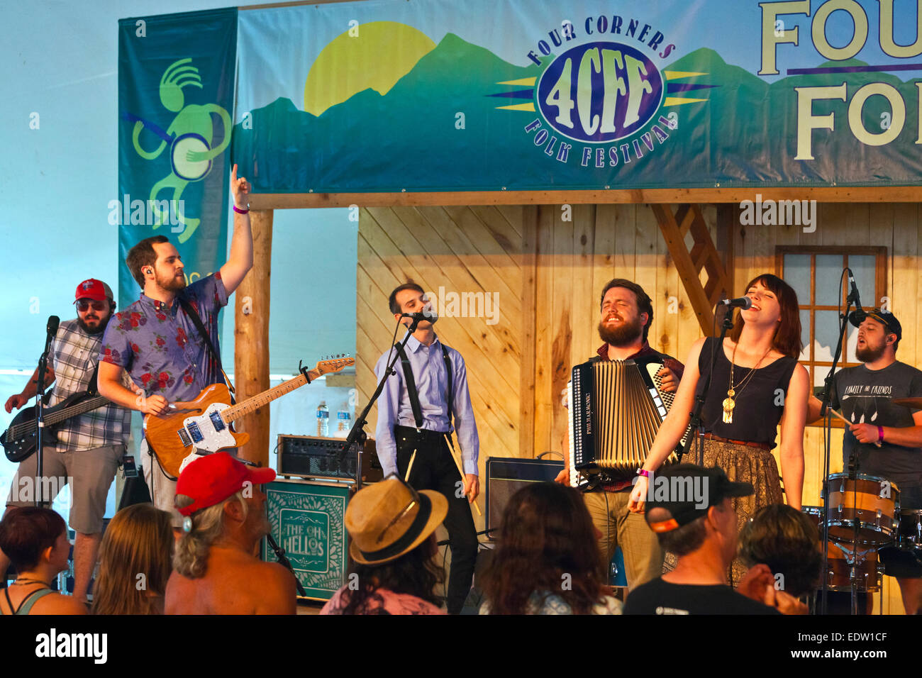 Accordian folk music hi-res stock photography and images - Alamy