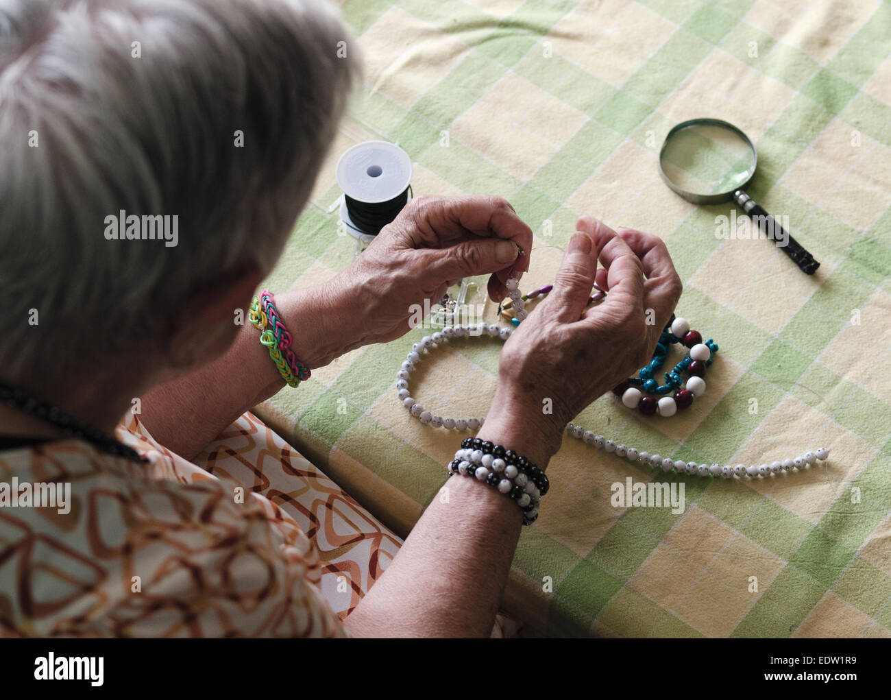 Old age elderly people sewing hi-res stock photography and images - Alamy