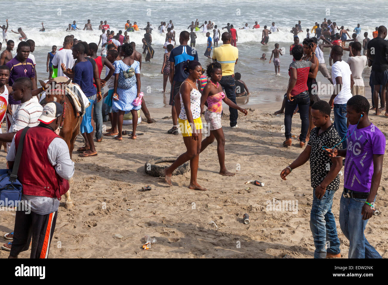 Crowd girl hi-res stock photography and images - Alamy