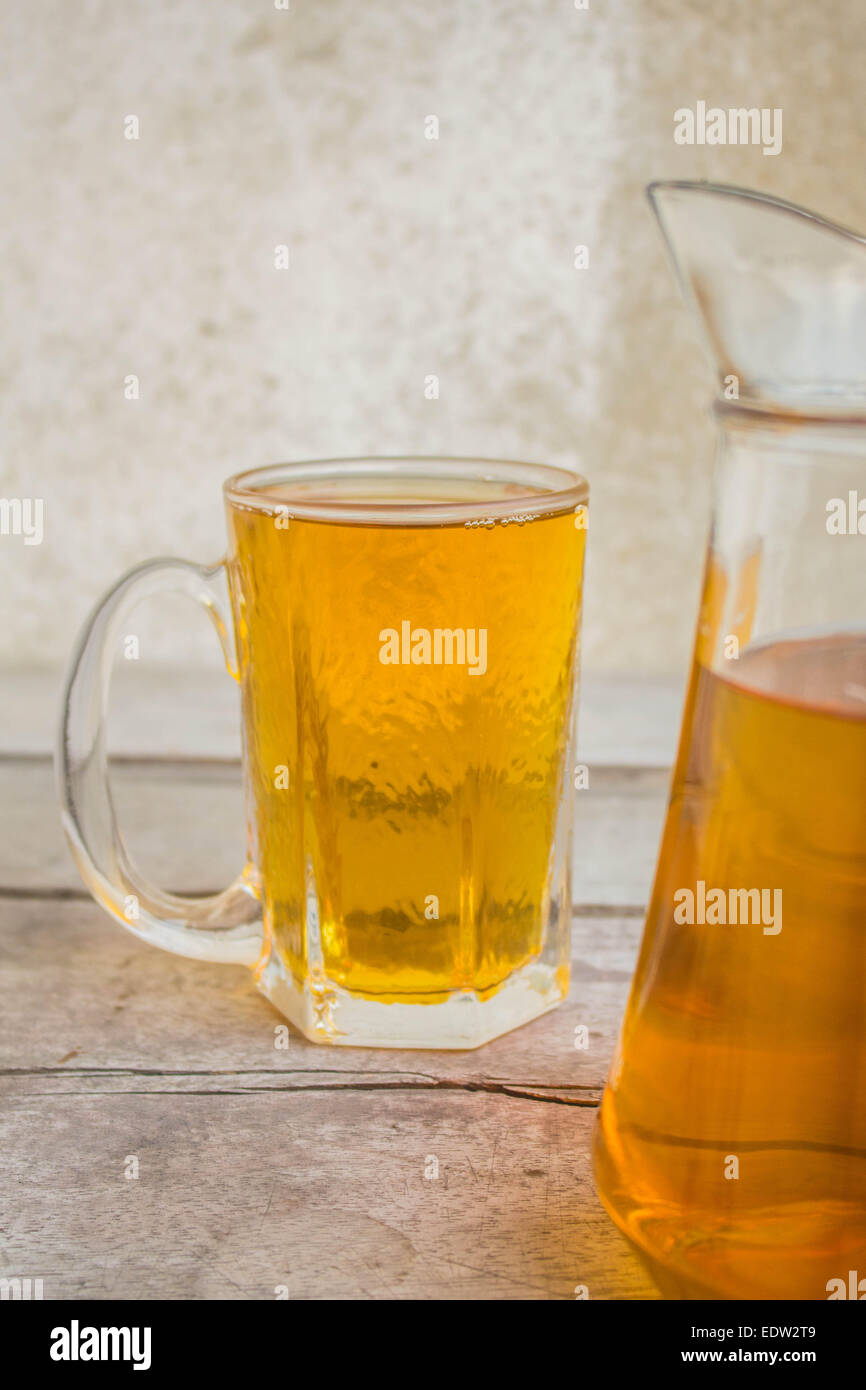 Pint behind bar hi-res stock photography and images - Alamy