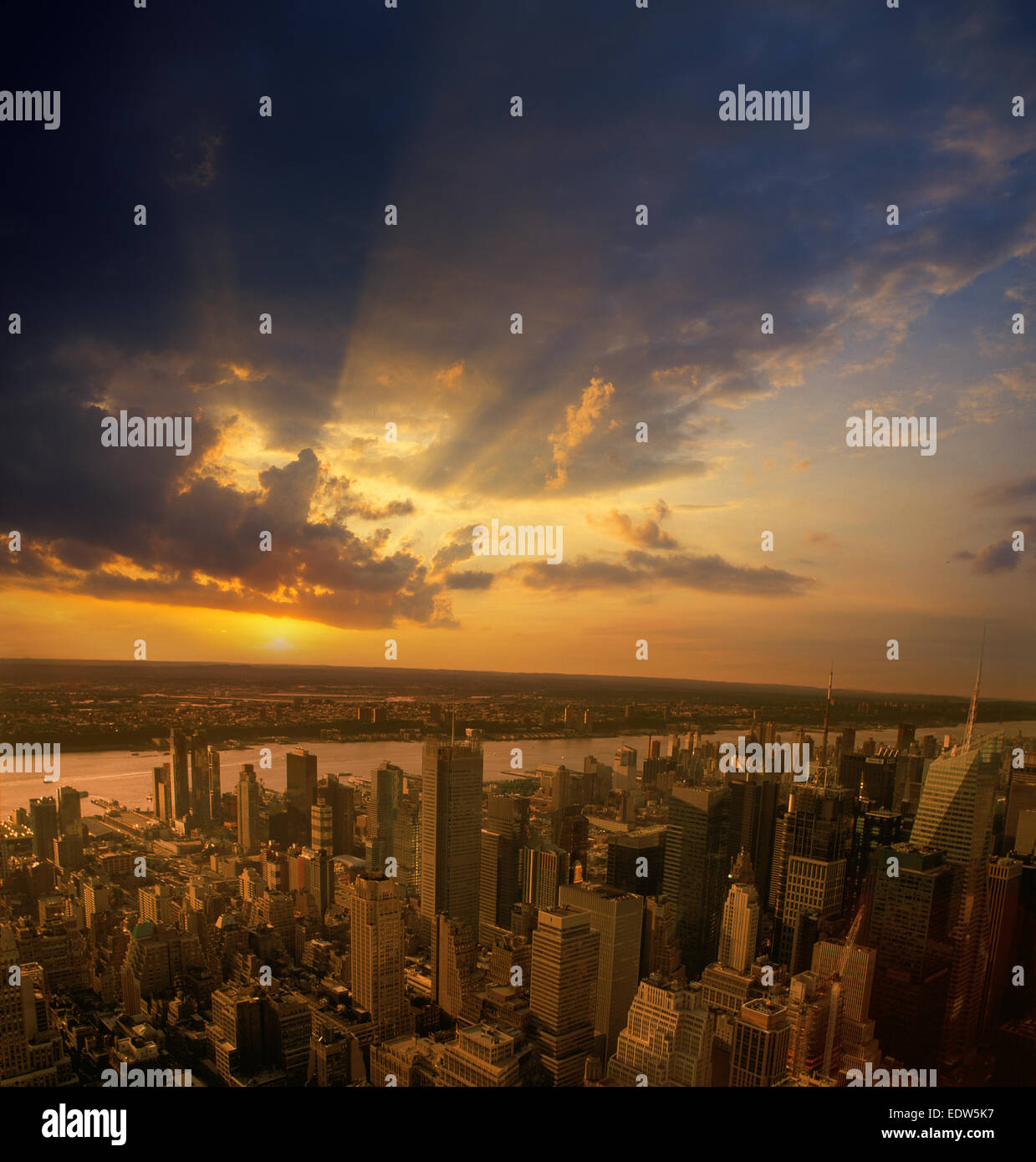 New york city sunset aerial hi-res stock photography and images - Alamy