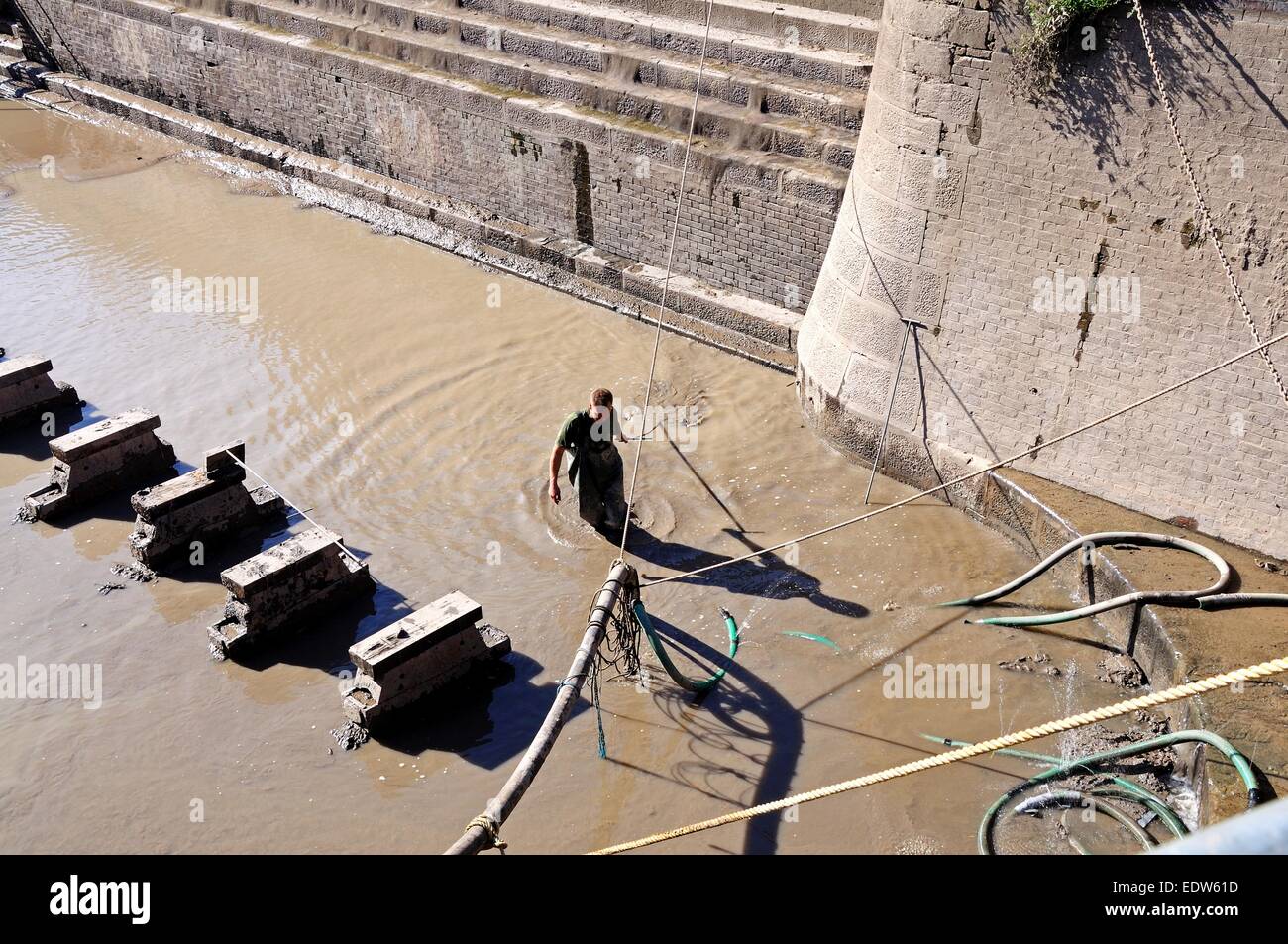 Man cleaning out the dry dock in Gloucester Docks, Gloucester ...