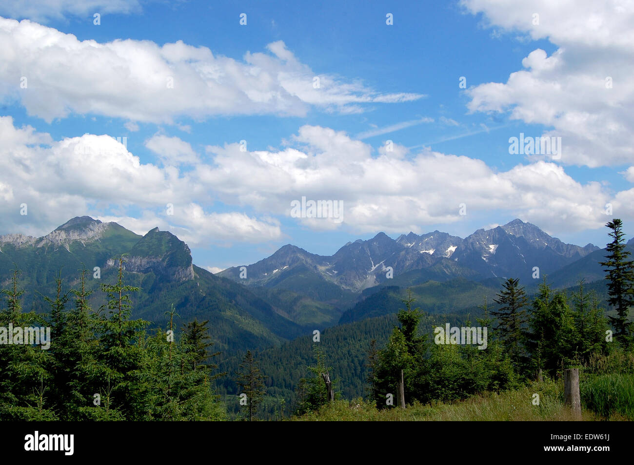 Sunny mountain scenery hi-res stock photography and images - Alamy