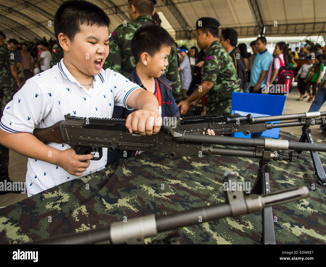 Children with artillery gun hi-res stock photography and images - Alamy