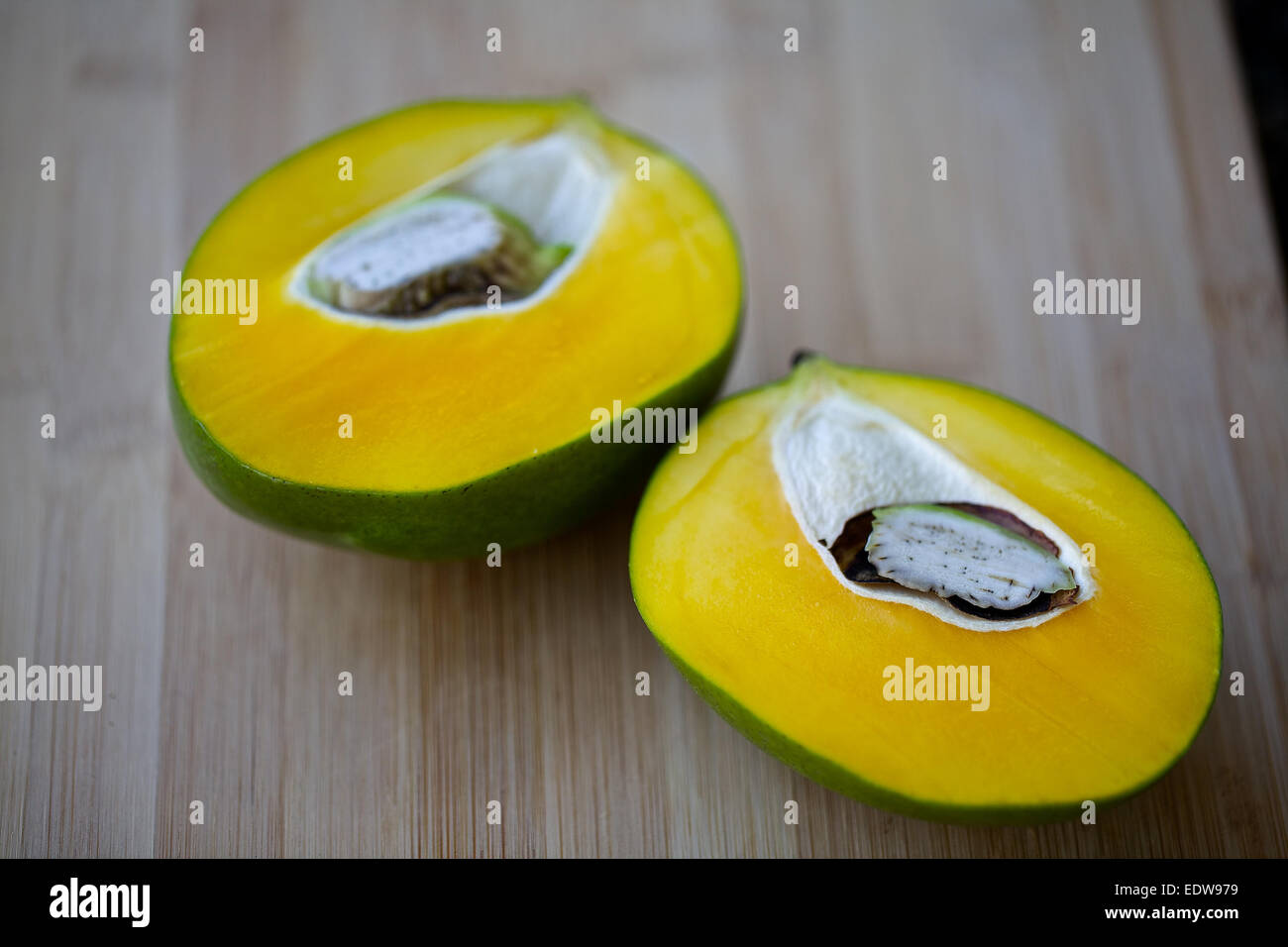 Two halves of mango Stock Photo - Alamy