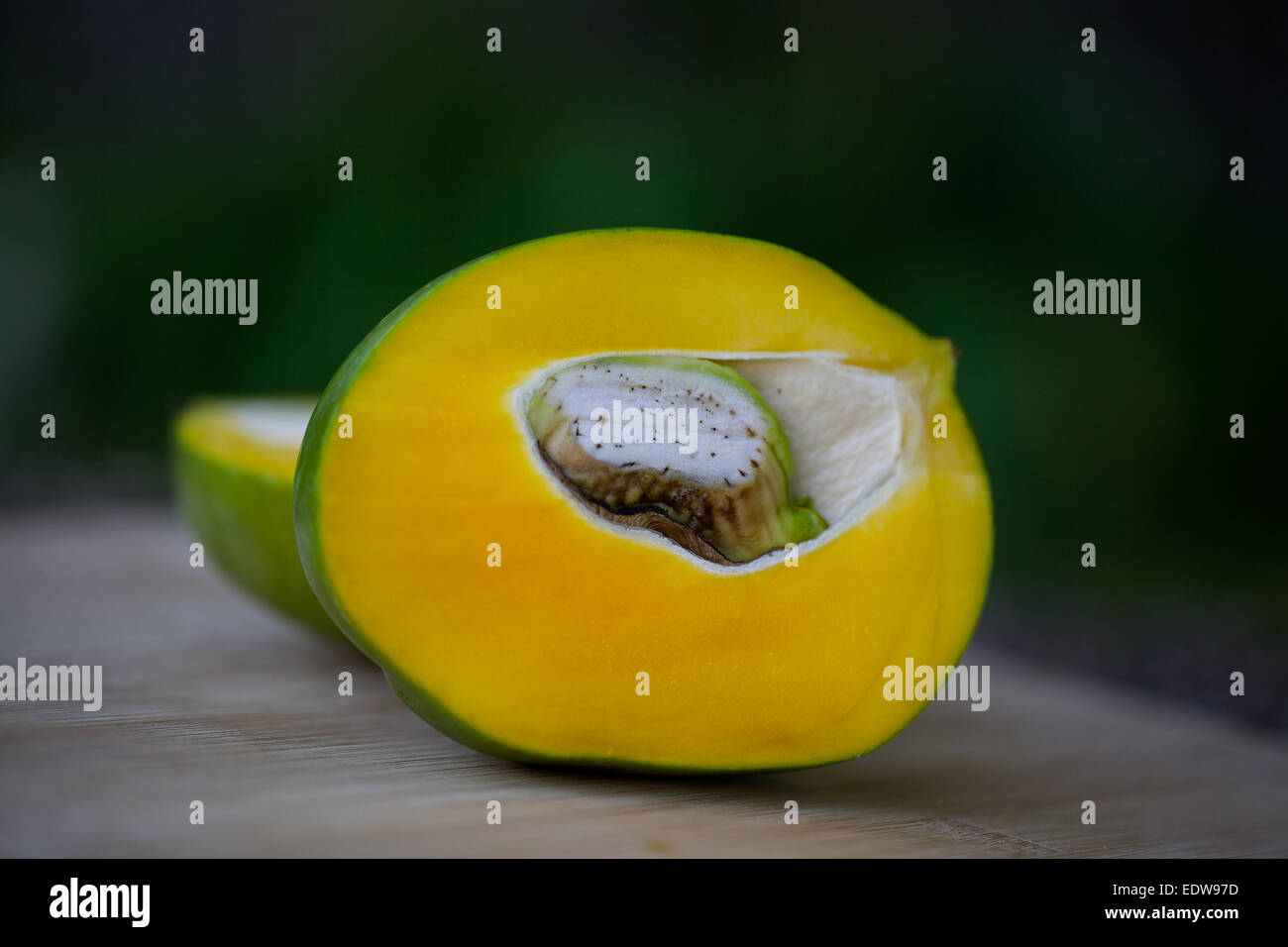 Two halves of mango Stock Photo - Alamy