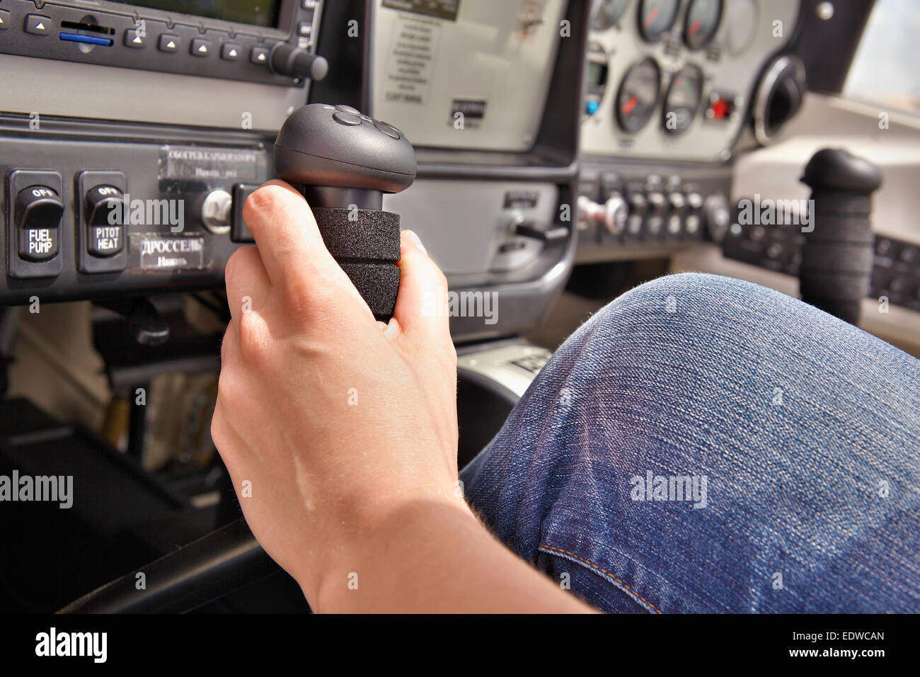 Pilot cockpit commercial plane hi-res stock photography and images - Alamy