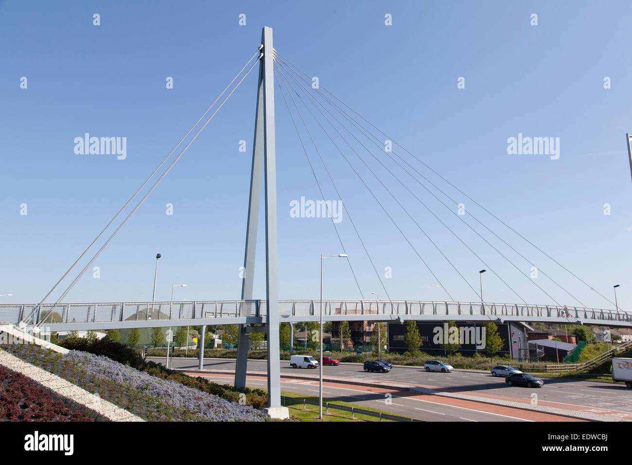 Footbridge over road hi-res stock photography and images - Alamy