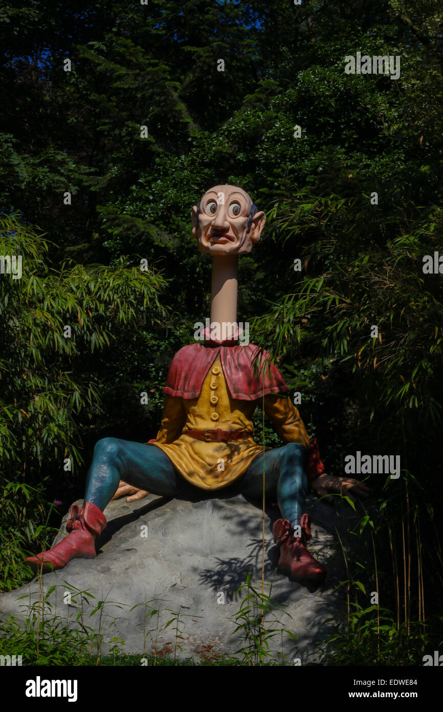 Langnek in het Sprookjesbos in De Efteling in Kaatsheuvel, The ...