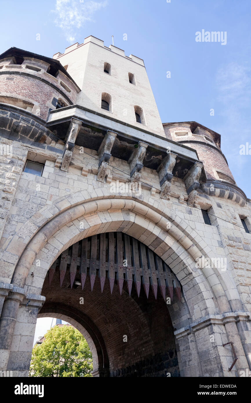 Severinstorburg Gateway through ancient city wall, Chlodwigplatz ...