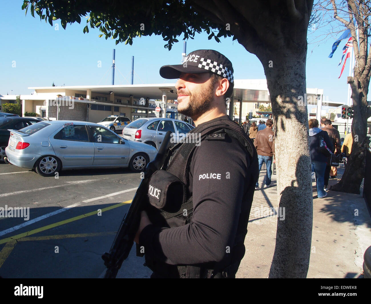 Police armed response units hi-res stock photography and images - Alamy