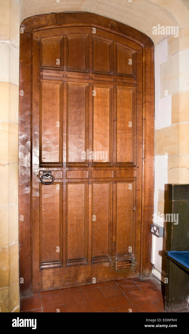 Carved door frame hi-res stock photography and images - Alamy