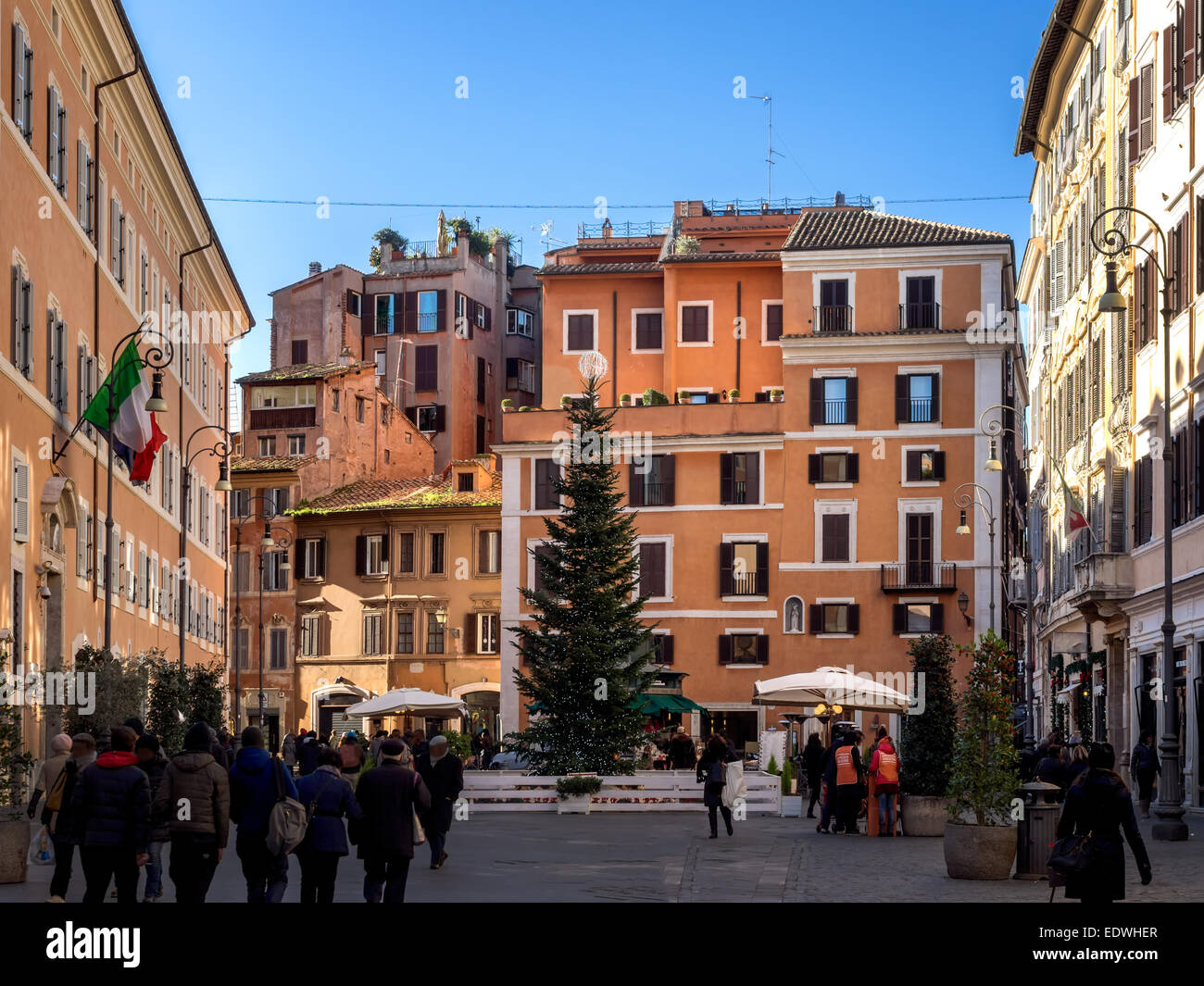 Residential building in rome hi-res stock photography and images - Alamy