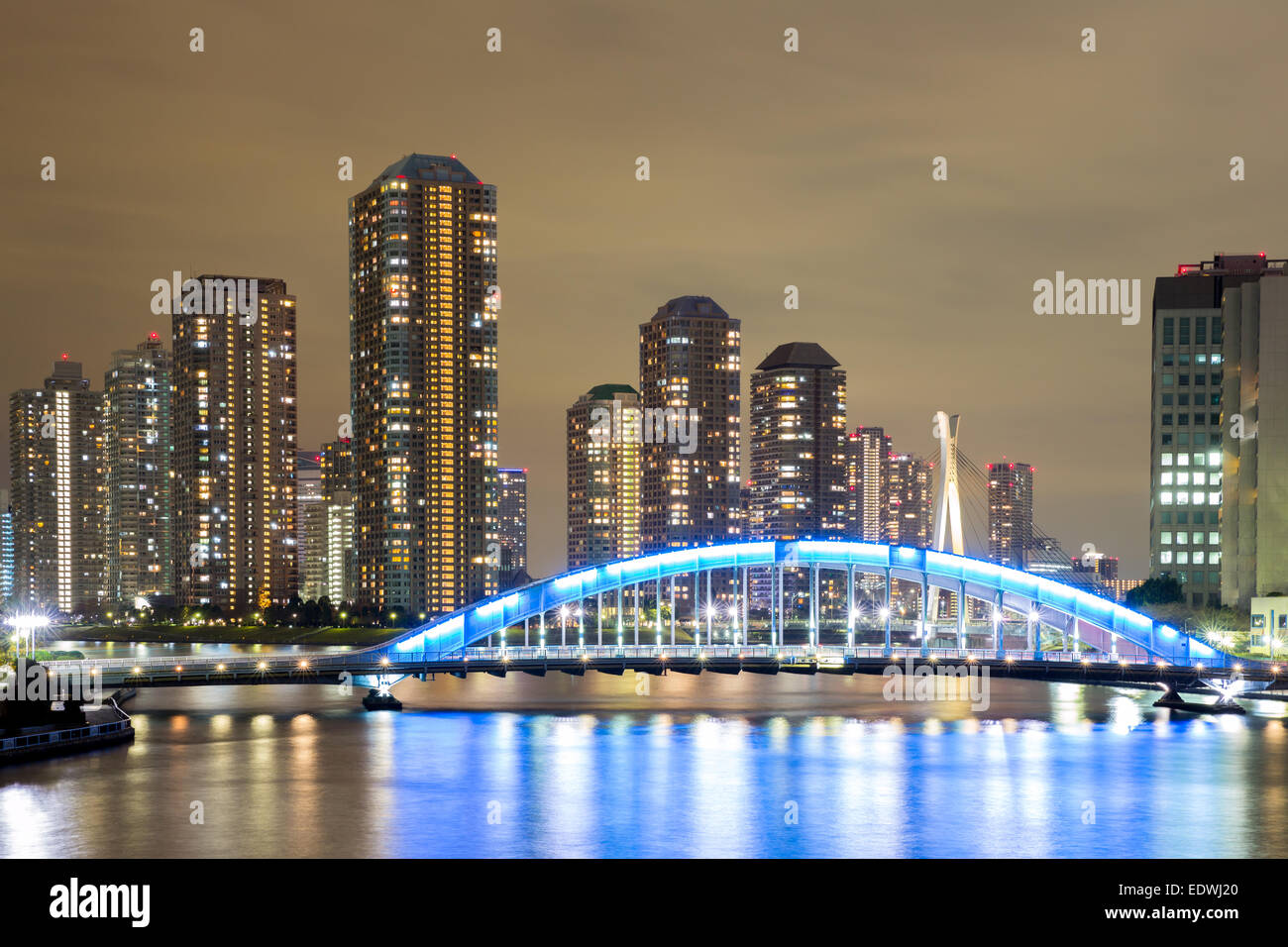 Tokyo city skyline day night hi-res stock photography and images - Alamy