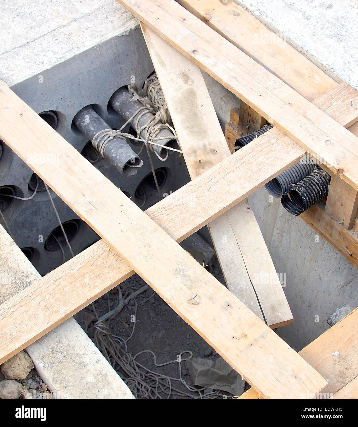 Cable manhole hi-res stock photography and images - Alamy