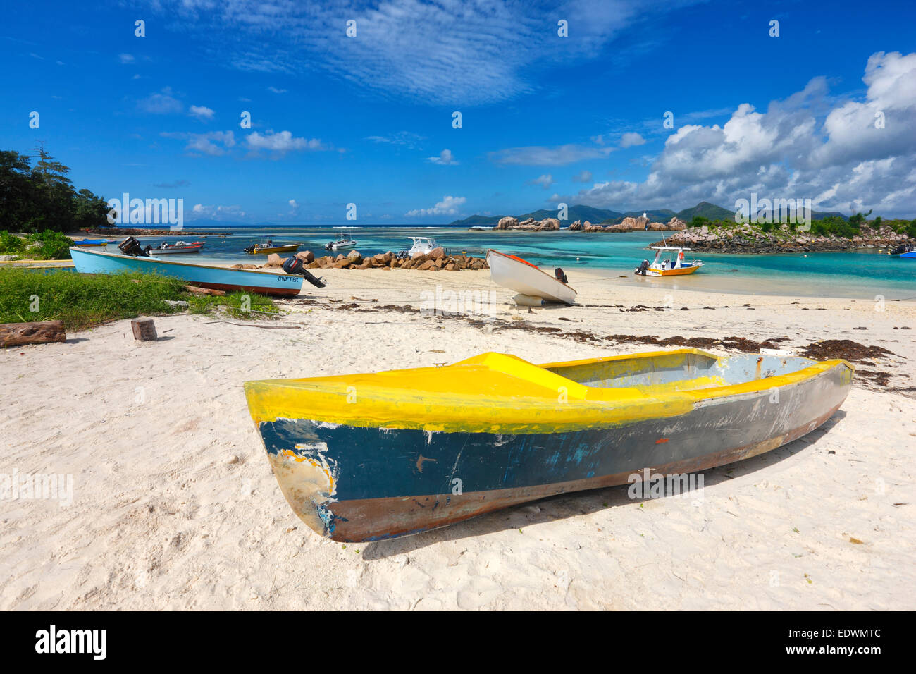 Seychelles beach boat hi-res stock photography and images - Alamy