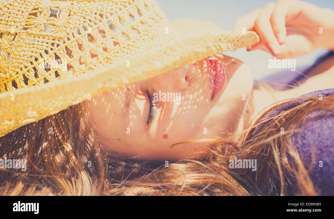 Chilling girls hi-res stock photography and images - Alamy