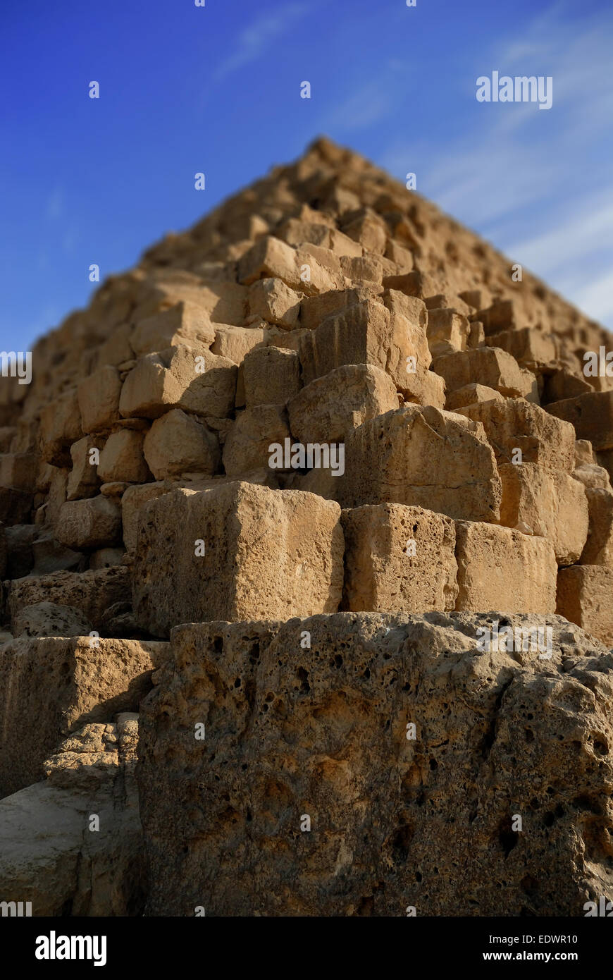 Great pyramids of giza construction hi-res stock photography and images ...