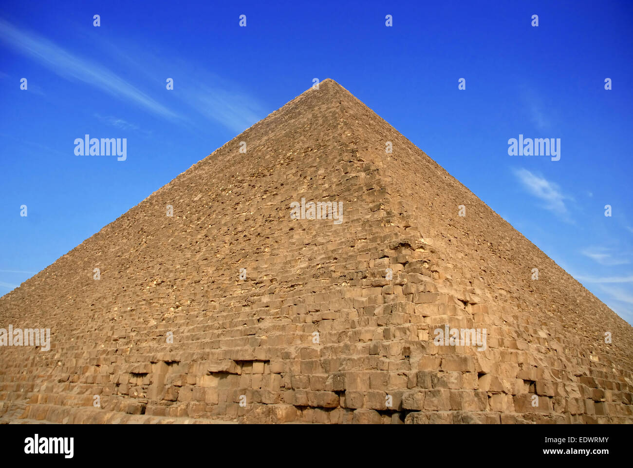 Great pyramids of giza construction hi-res stock photography and images ...