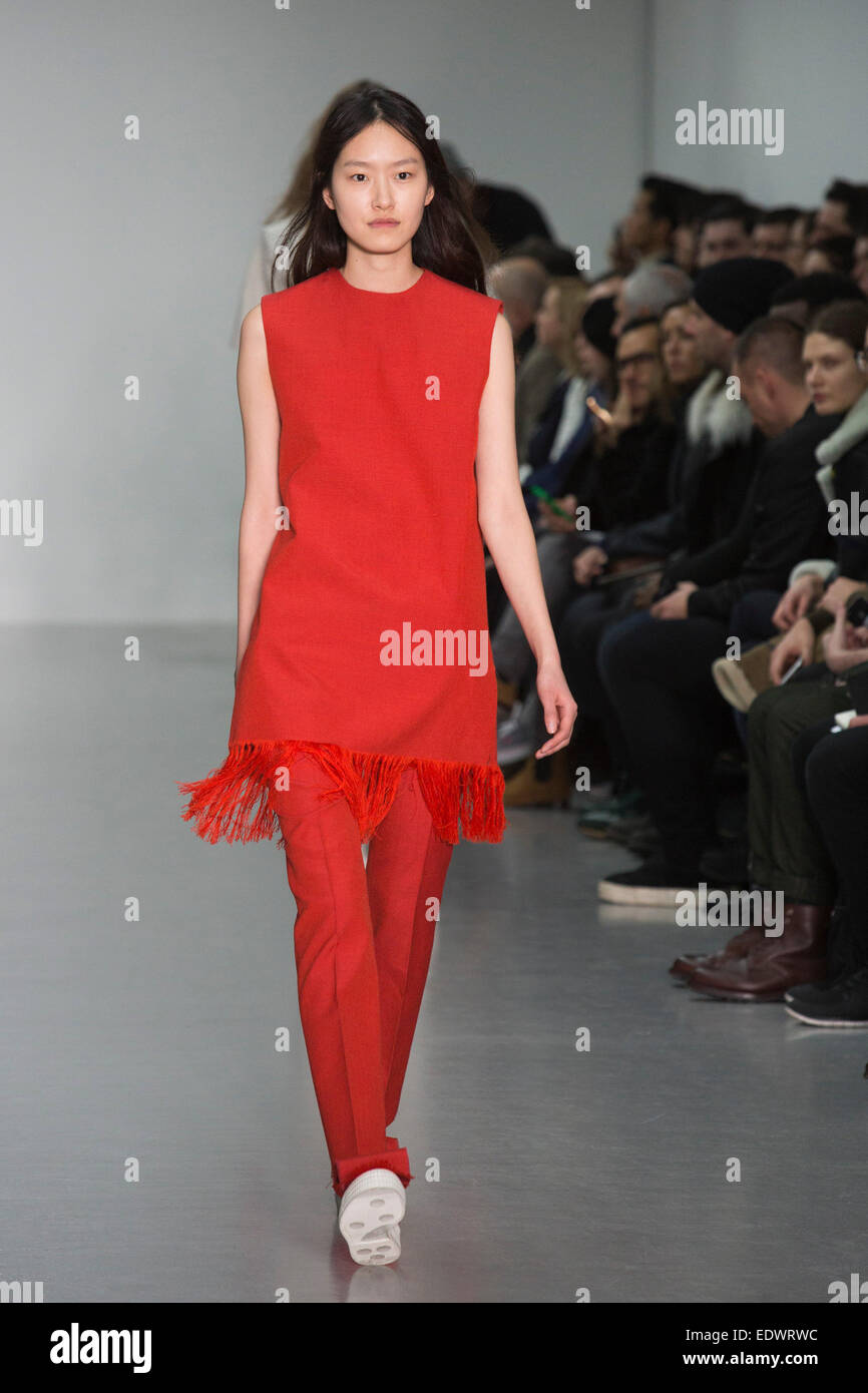 Female model in menswear hi-res stock photography and images - Alamy