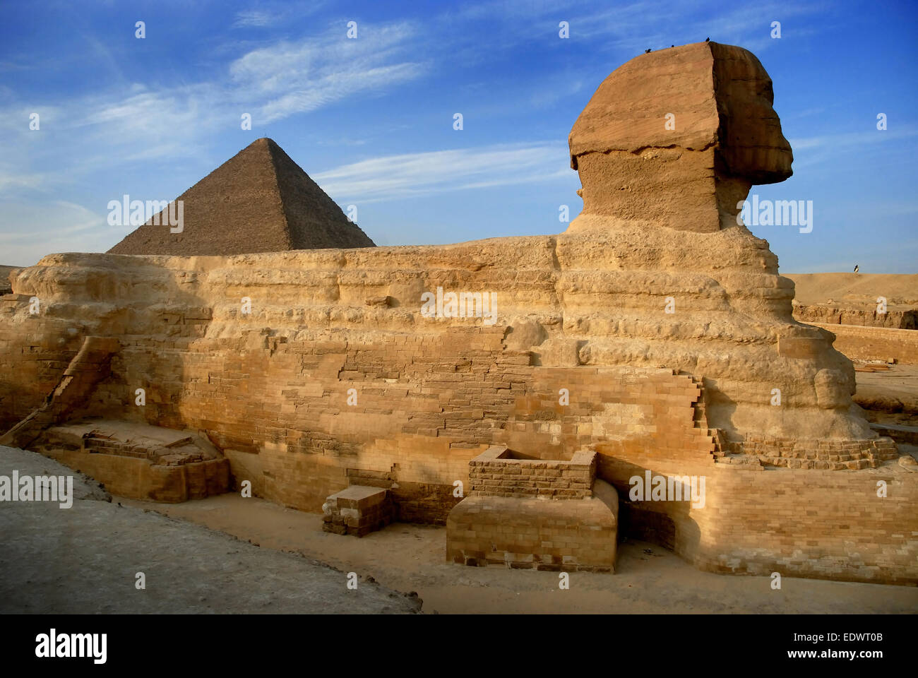 Huge head of sphinx hi-res stock photography and images - Alamy