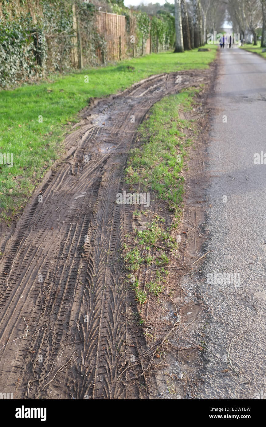 On road verge hi-res stock photography and images - Alamy