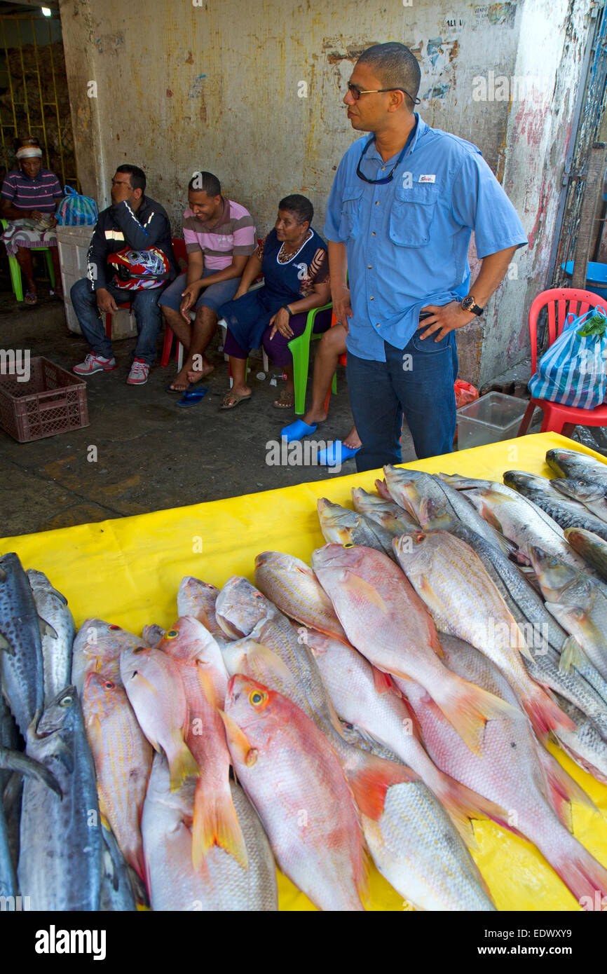 Fish stall hi-res stock photography and images - Alamy