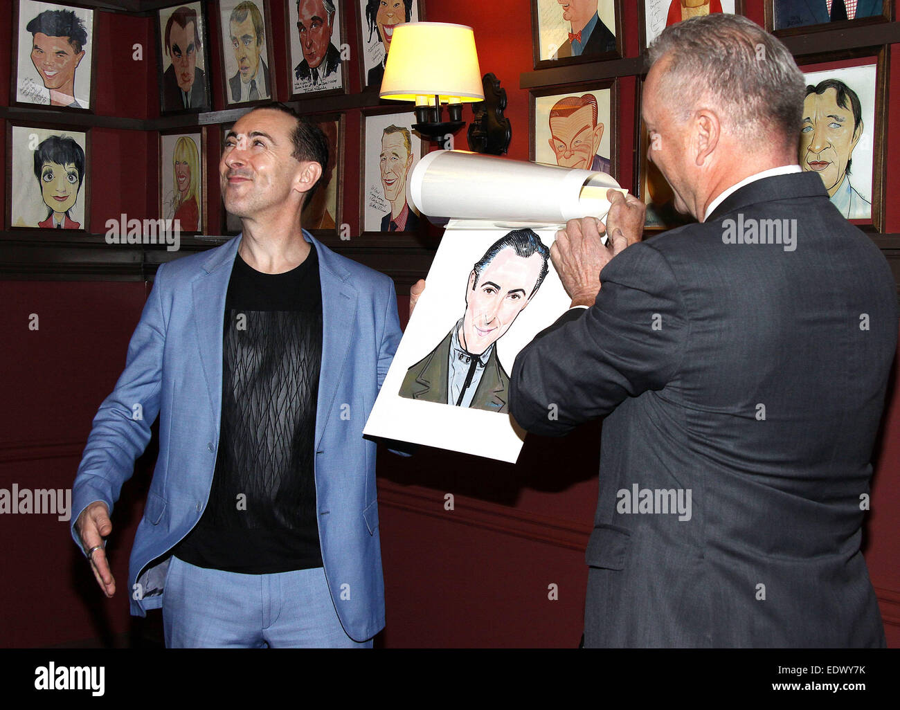 Alan Cumming receives his portrait at famed theatre district eatery ...