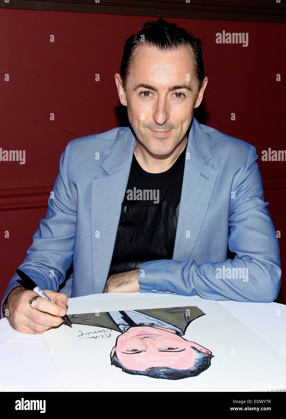 Alan Cumming receives his portrait at famed theatre district eatery ...